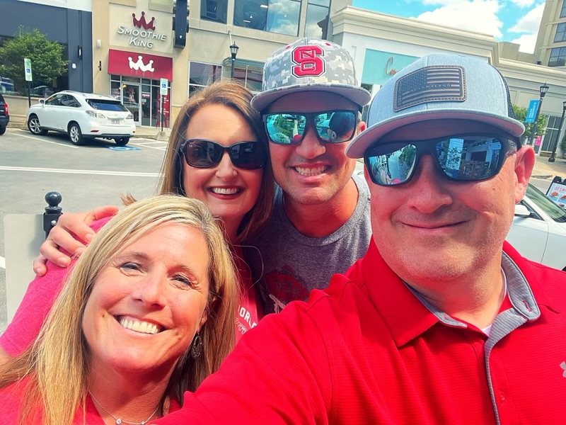 A helping hand leads to a lifelong friendship at the College World Series